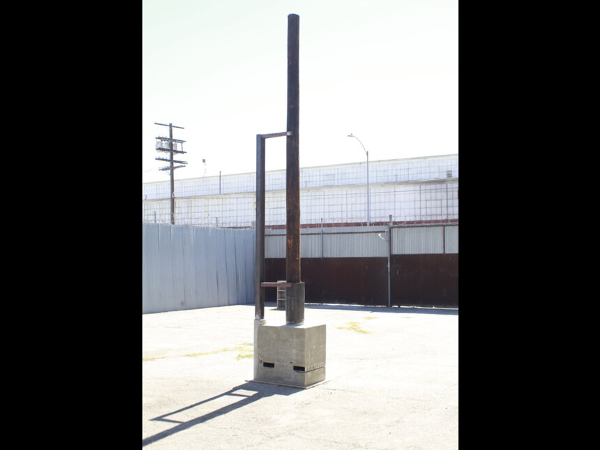 Oscar Tuazon. Building | Meer