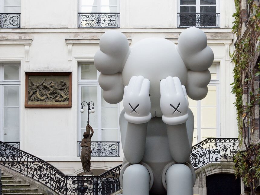 KAWS, COMPANION (PASSING THROUGH) (2010), Fibreglass, metal structure ...
