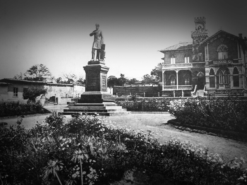 Del Solar del Carmen al chalet del poeta Rafael Ángel Troyo | Meer