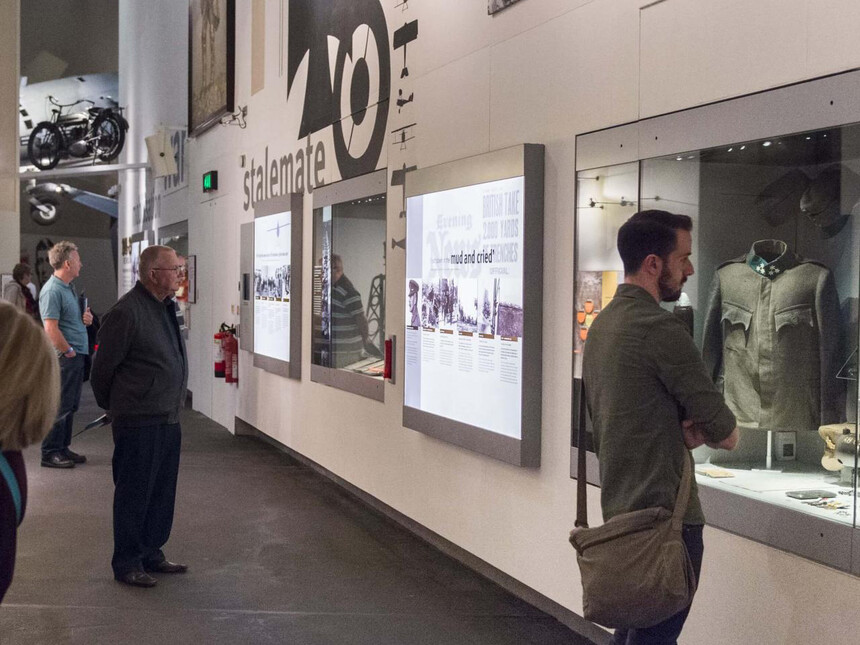 Main exhibition space | Meer