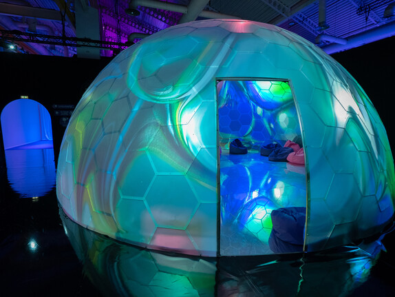 Bubble planet, an immersive experience, opens in Toronto | Meer