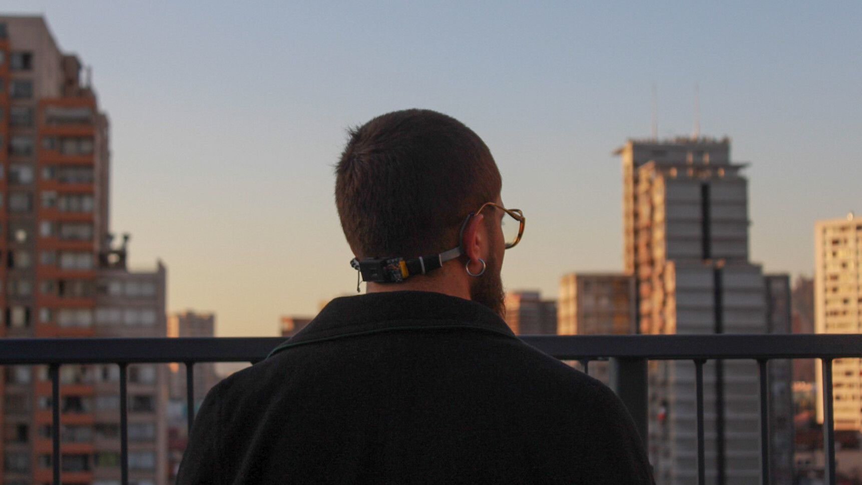 Entrevista a Esteban Celis, el primer artista cyborg chileno | Meer