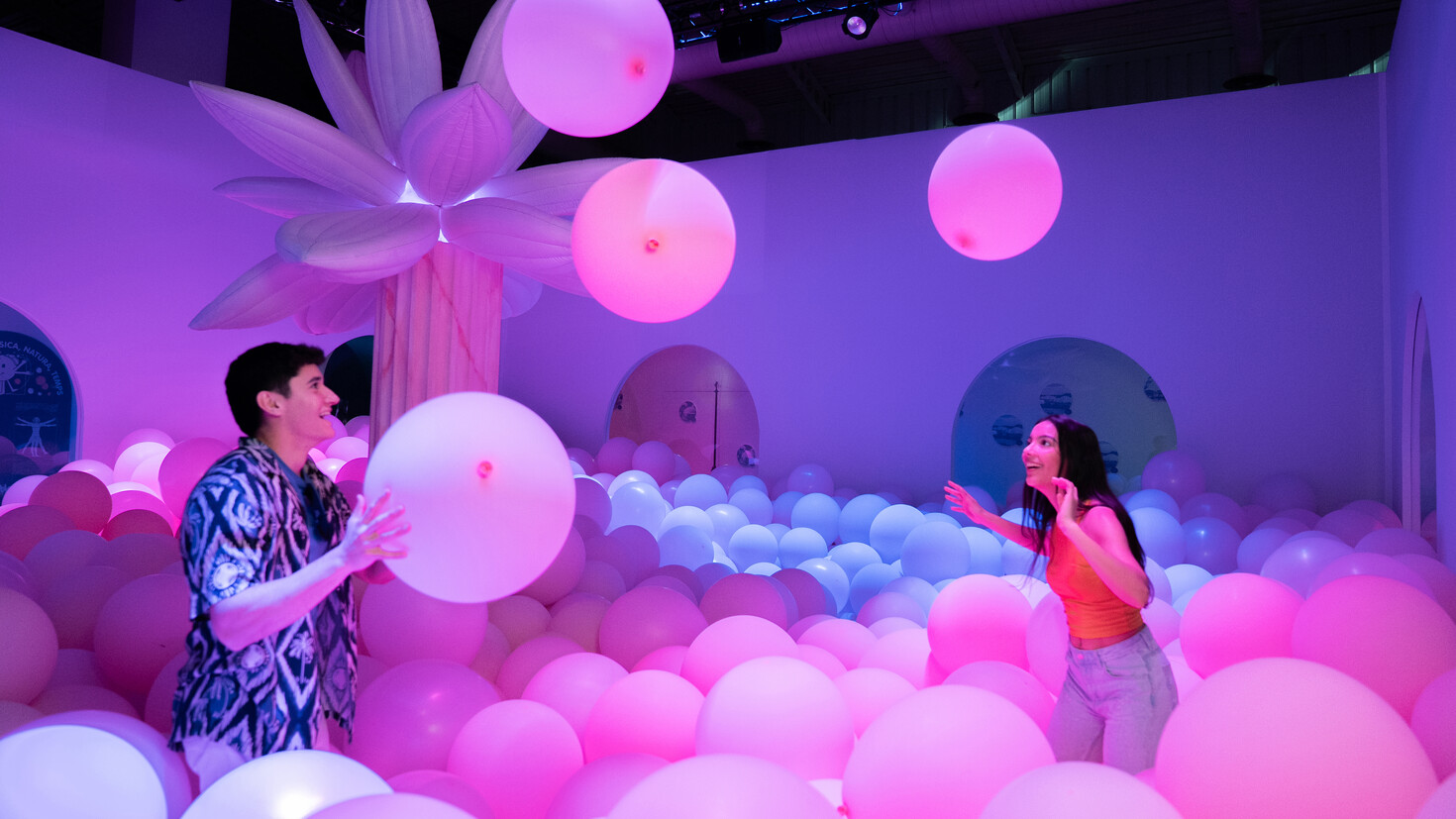 Bubble planet, an immersive experience, opens in Toronto | Meer