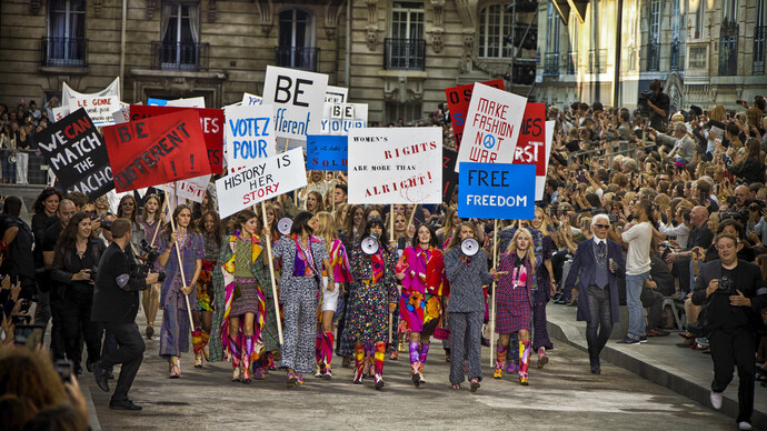 Catwalk: the art of the fashion show | Meer