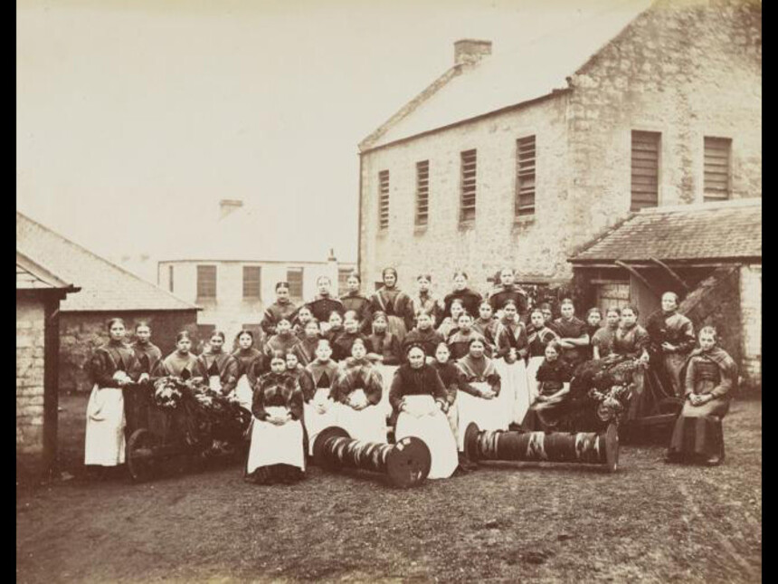 The MacKinnon Collection | Meer