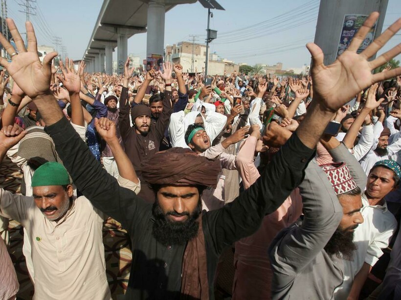 The alarming crisis in Pakistan | Meer