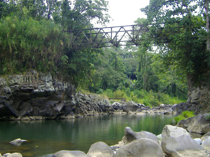 Los vestigios de un puente centenario | Meer