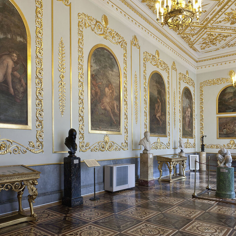 Who Invented the Hermitage Logo? | Meer