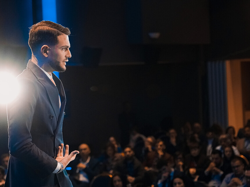 A tu per tu con Armando Perrone | Meer