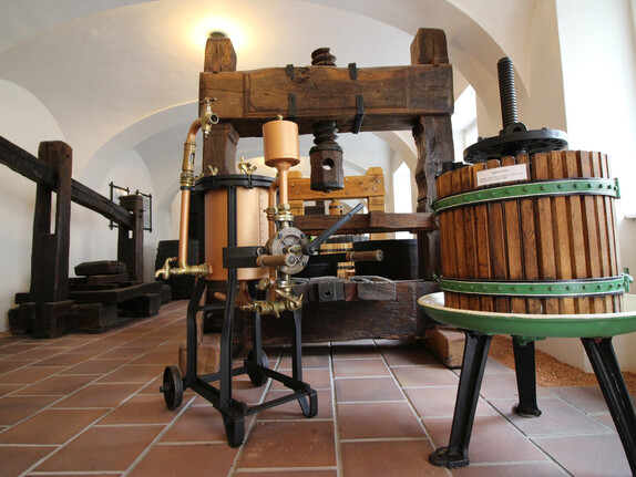 Exposition of Historic Wine Presses and Wine-Making Tools | Meer