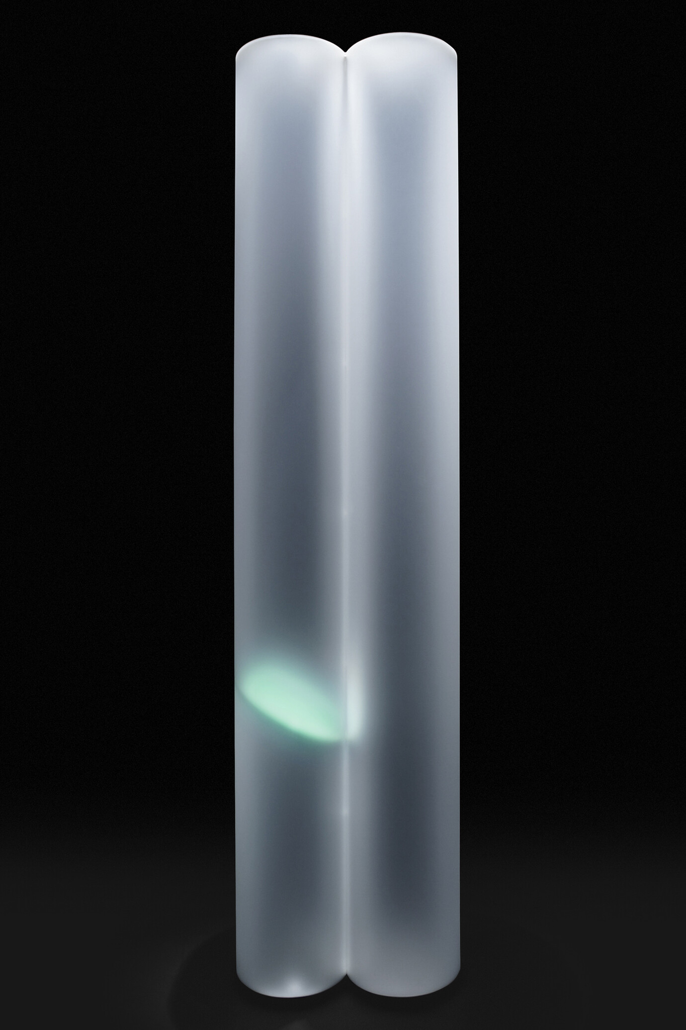 Helen Pashgian. Light Invisible | Meer