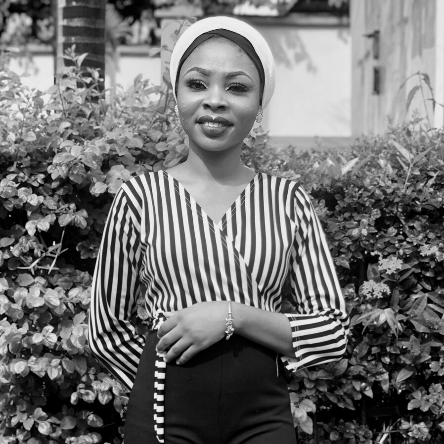 Esther Solomon | Meer