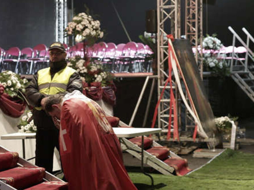 Anna Baranowski and Luise Schröder, "Facing the Scene", 2011, Video ...