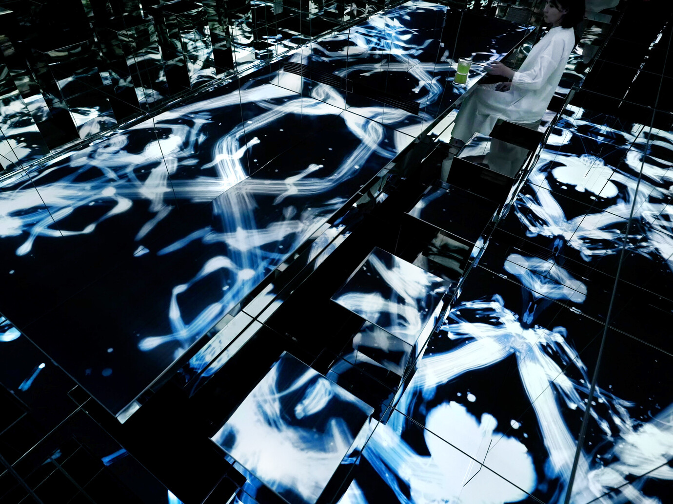 Gastronomy and spatial calligraphy | Meer