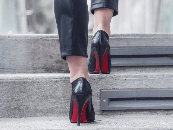 La suela roja de Christian Louboutin | Meer