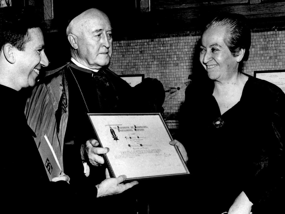 Semblanza de la escritora Gabriela Mistral | Meer