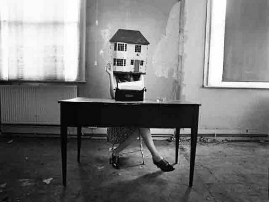 Charlotte Colbert. A Day at Home | Meer