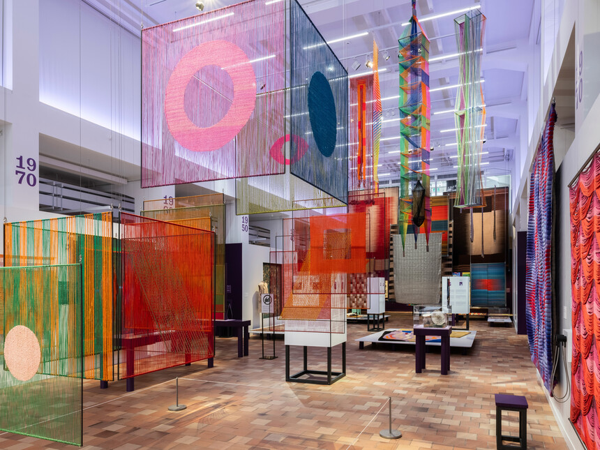 Textile manifestos. From Bauhaus to Soft sculpture | Meer