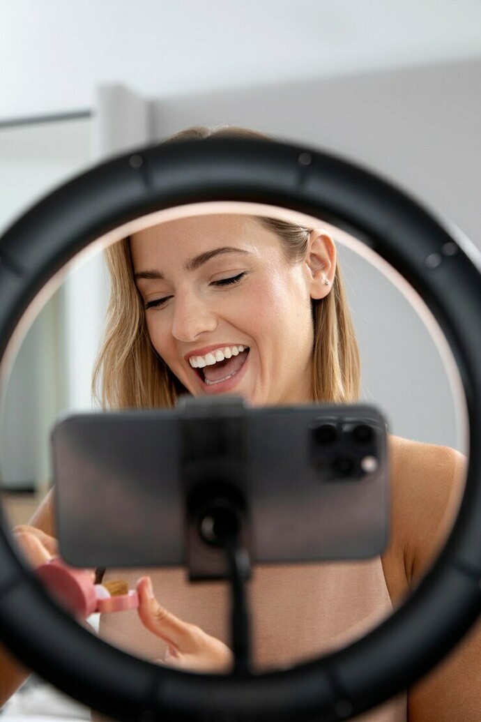 The shift away from celebrity culture | Meer