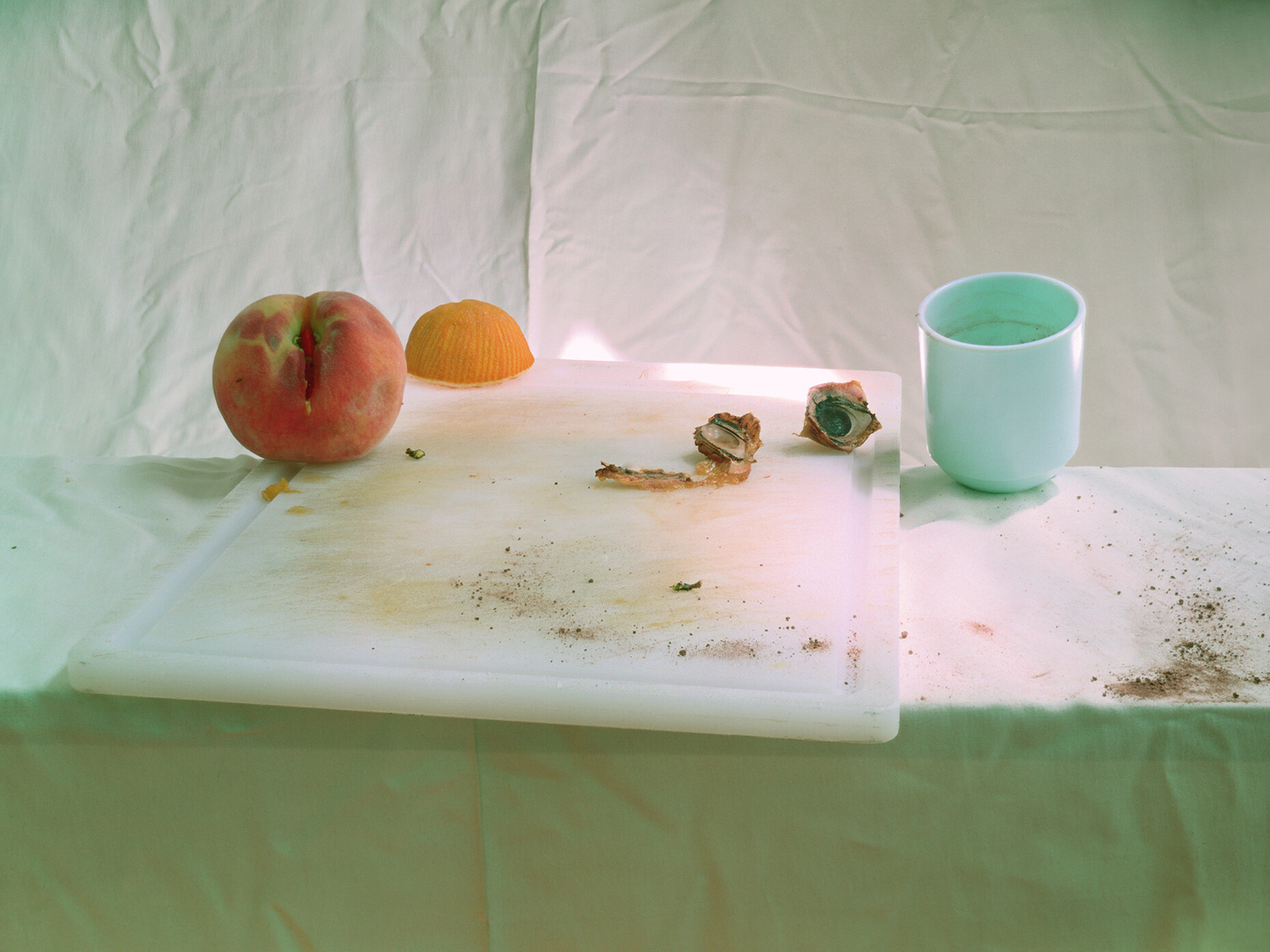 Laura Letinsky. Still Life Photographs (1997-2012) | Meer