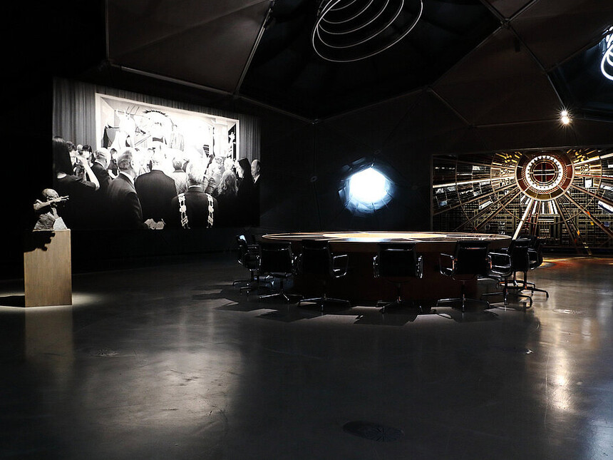 Poetics of power | Meer