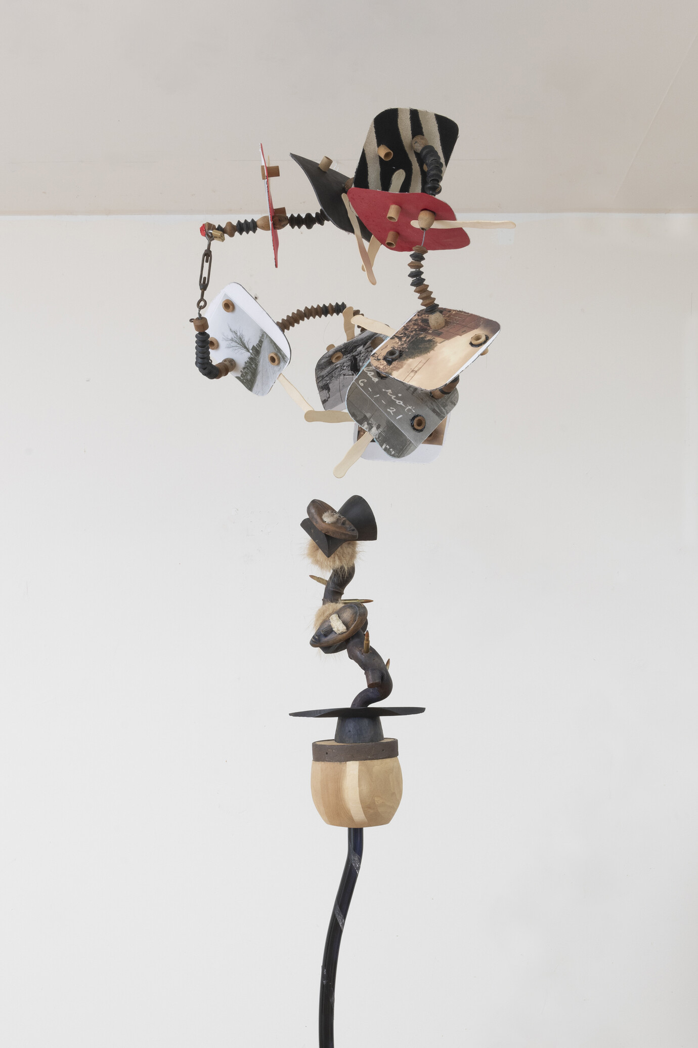 Tyrone Mitchell. Journey into the lost and found | Meer