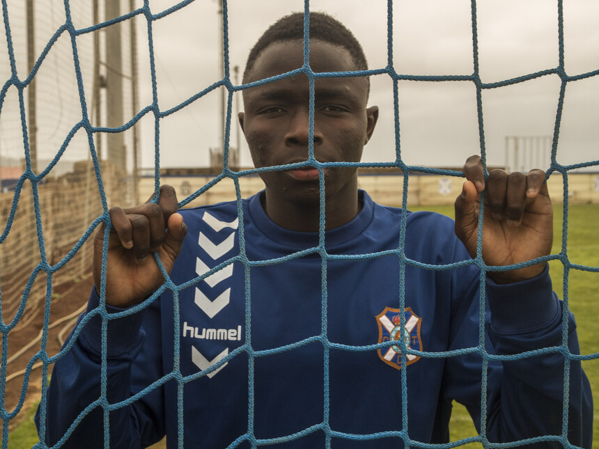 Diop: el futbolista que llegó del mar | Meer