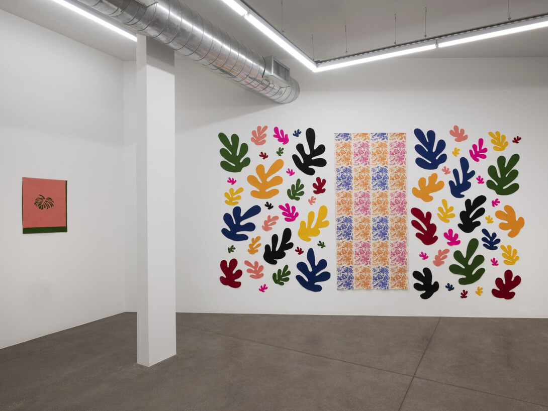 Elaine Reichek. Frock-conscious | Meer