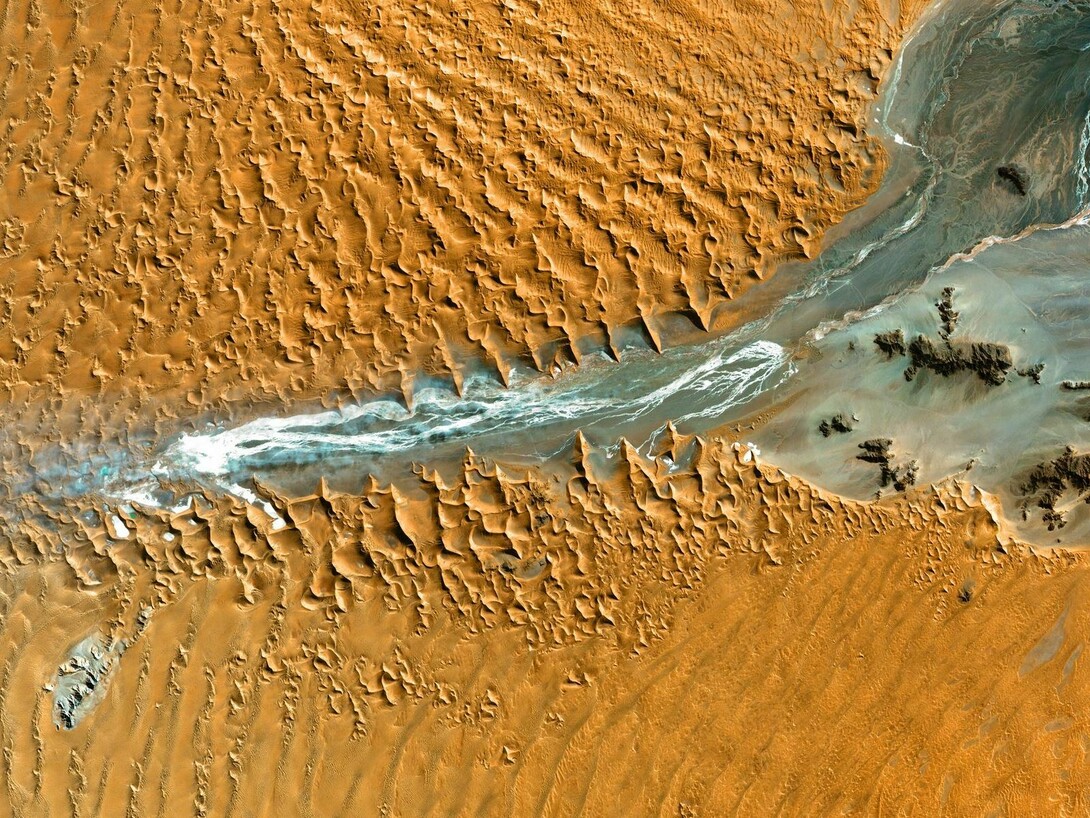 Una máquina que crea agua en el desierto | Meer