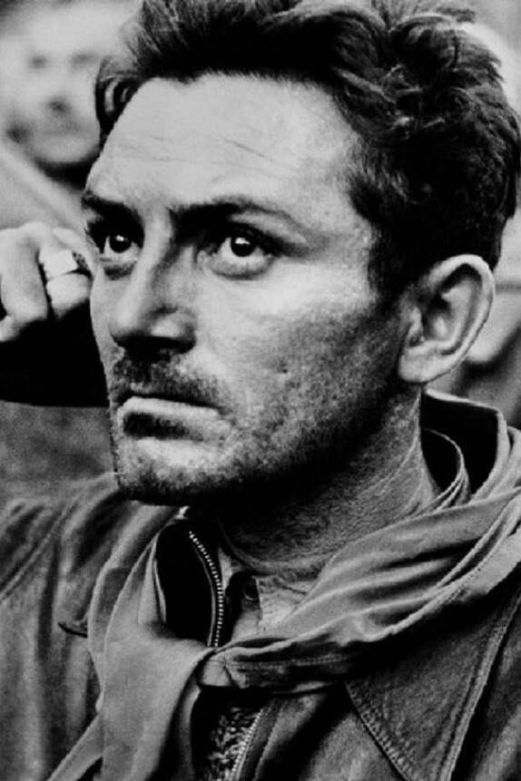 Robert Capa. Photographs of War | Meer