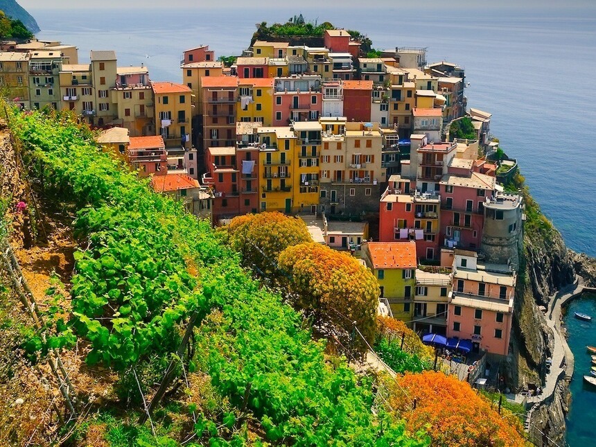 Across Italy with a glass of wine | Meer