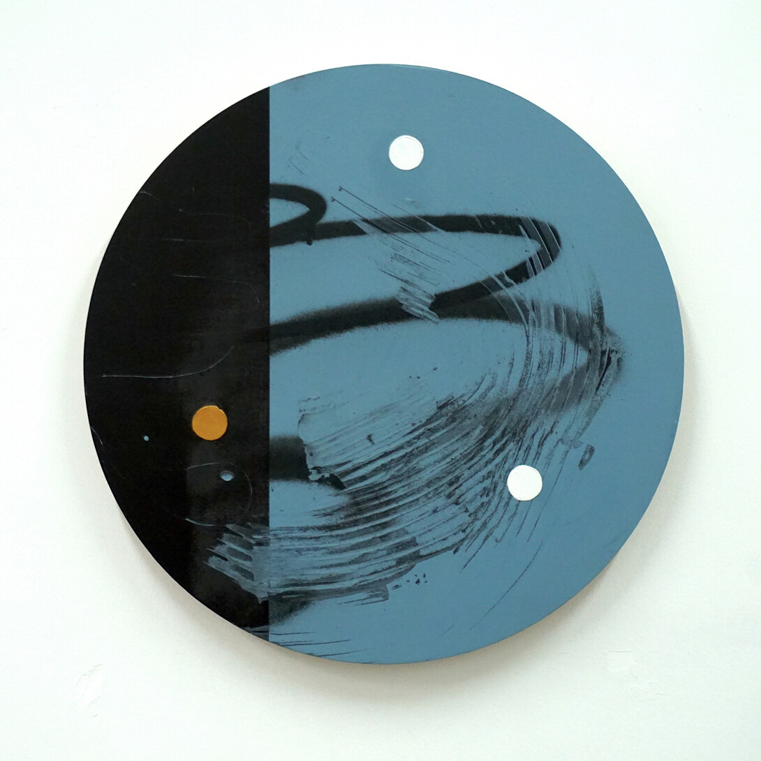 Mark Surridge. Walking the stone | Meer