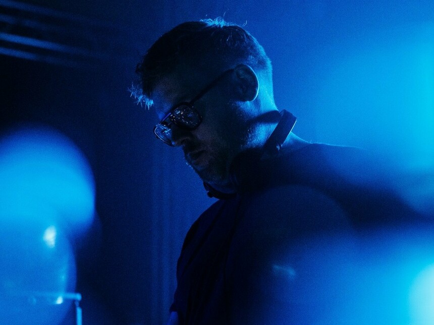 Digital World by Break | Meer