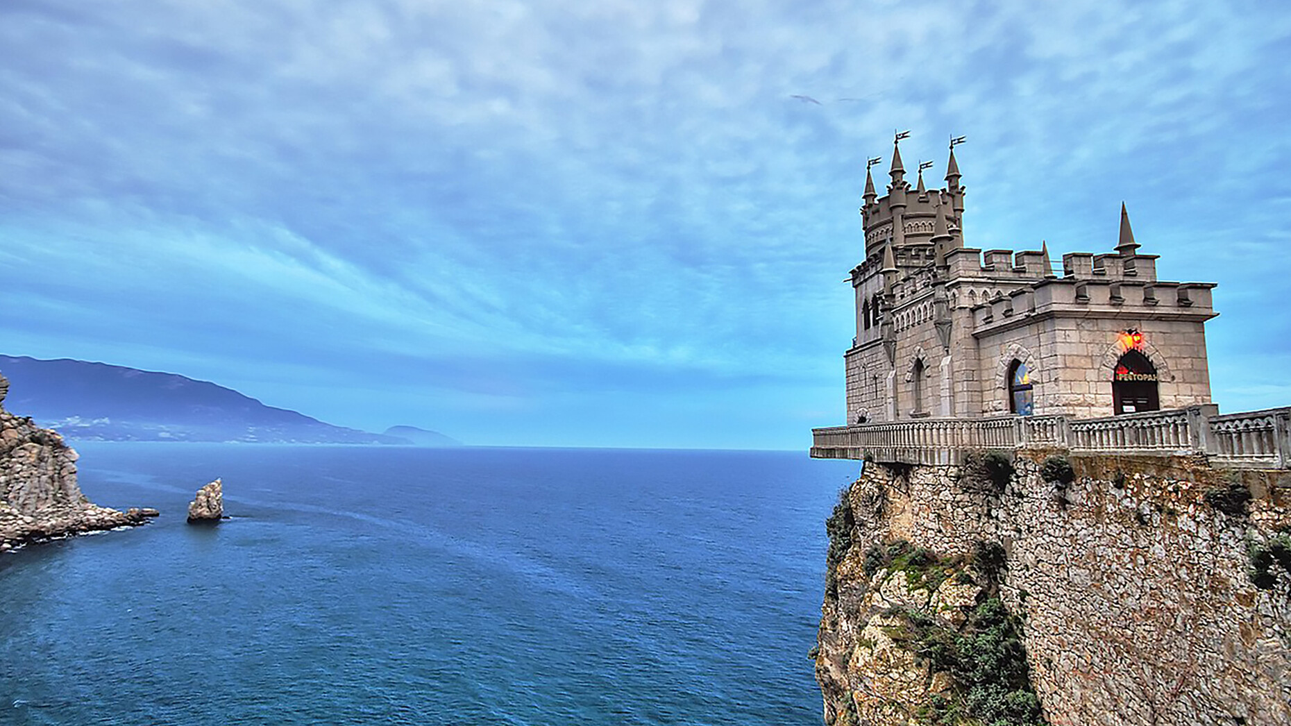 Folly architecture: playful structures, serious art | Meer