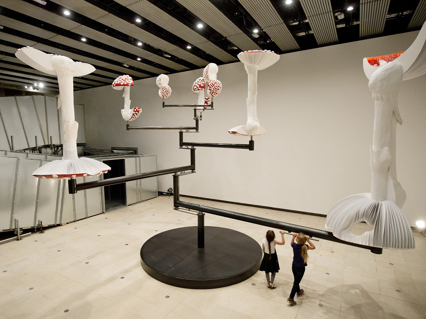 Carsten Höller, Flying Mushrooms, 2015 © Carsten Höller. Installation ...