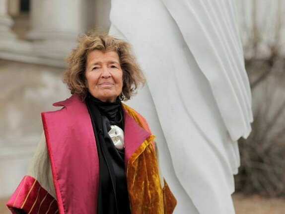 Sculpture Brings Beauty | Meer