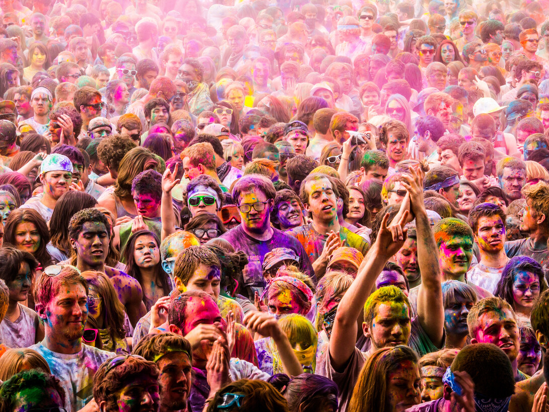 Why people follow trends: understanding herd mentality | Meer